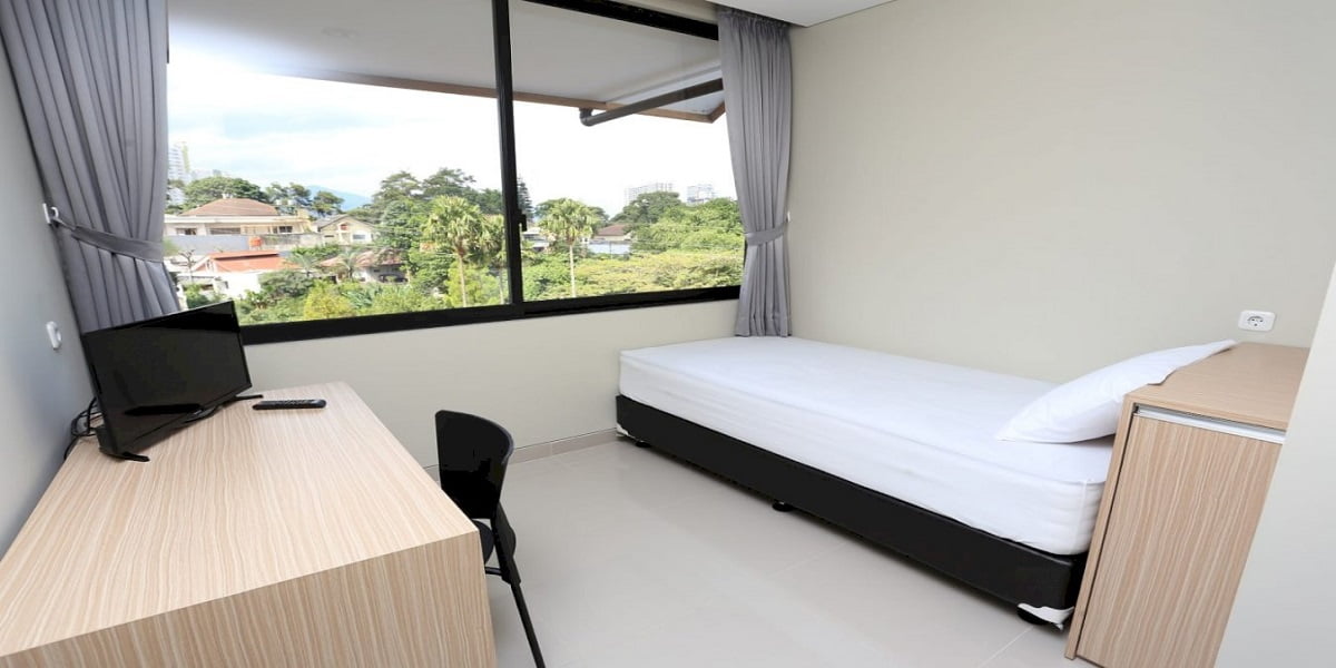 10 Ide Desain Kamar Kost Sederhana Nyaman & Estetik - Dokter Kos